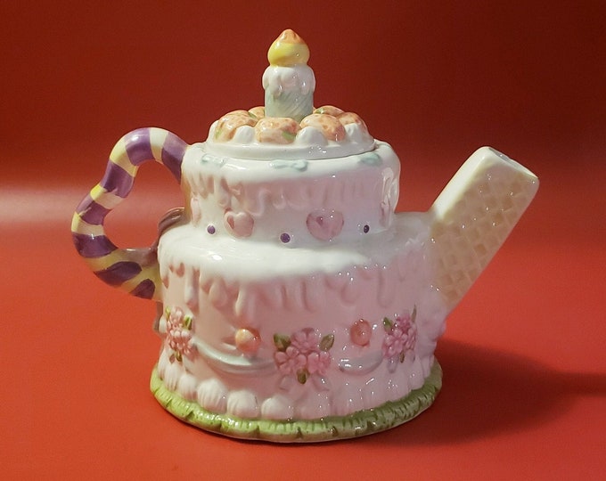 Teapot Heritage Mint. LTD Collectibles Candle & Strawberries on Top ...