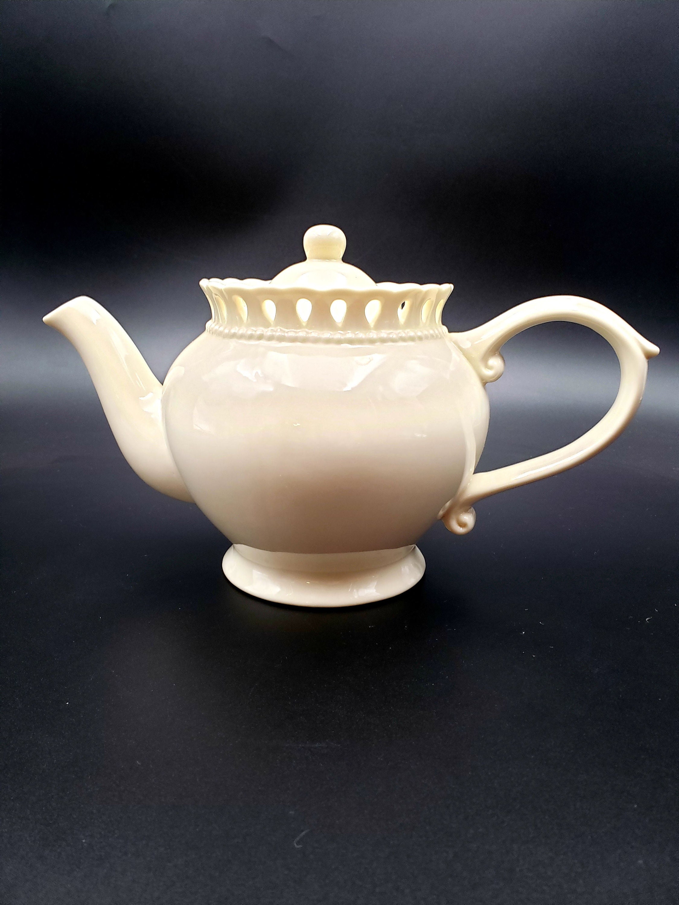 I. Godinger & Co. Teapot W/lid Cream Lace Pierced Border Discontinued ...