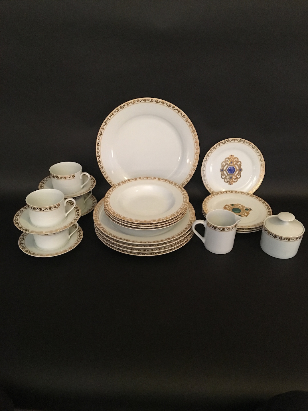Perfect and Complete Service for 4 of Vintage Discontinued Retroneu ...