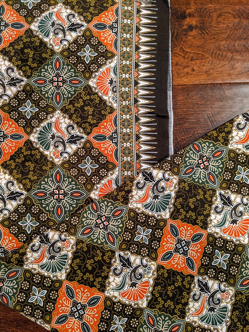 Tejido estampado de estilo Batik marrón naranja, Batik Sarong con ...