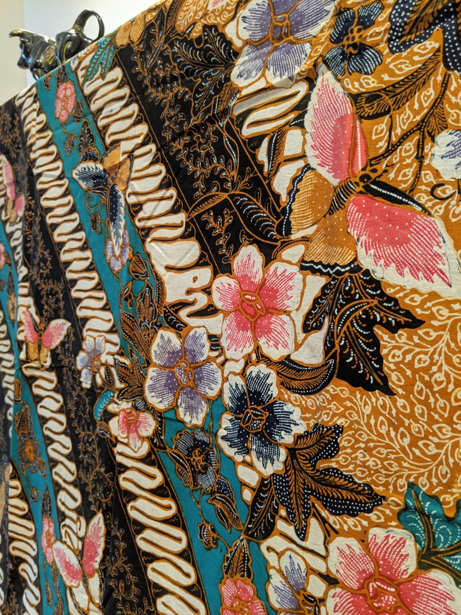 Hokokai Style Batik Tulis, Pagi Sore Hand Drawn Indonesian Batik ...