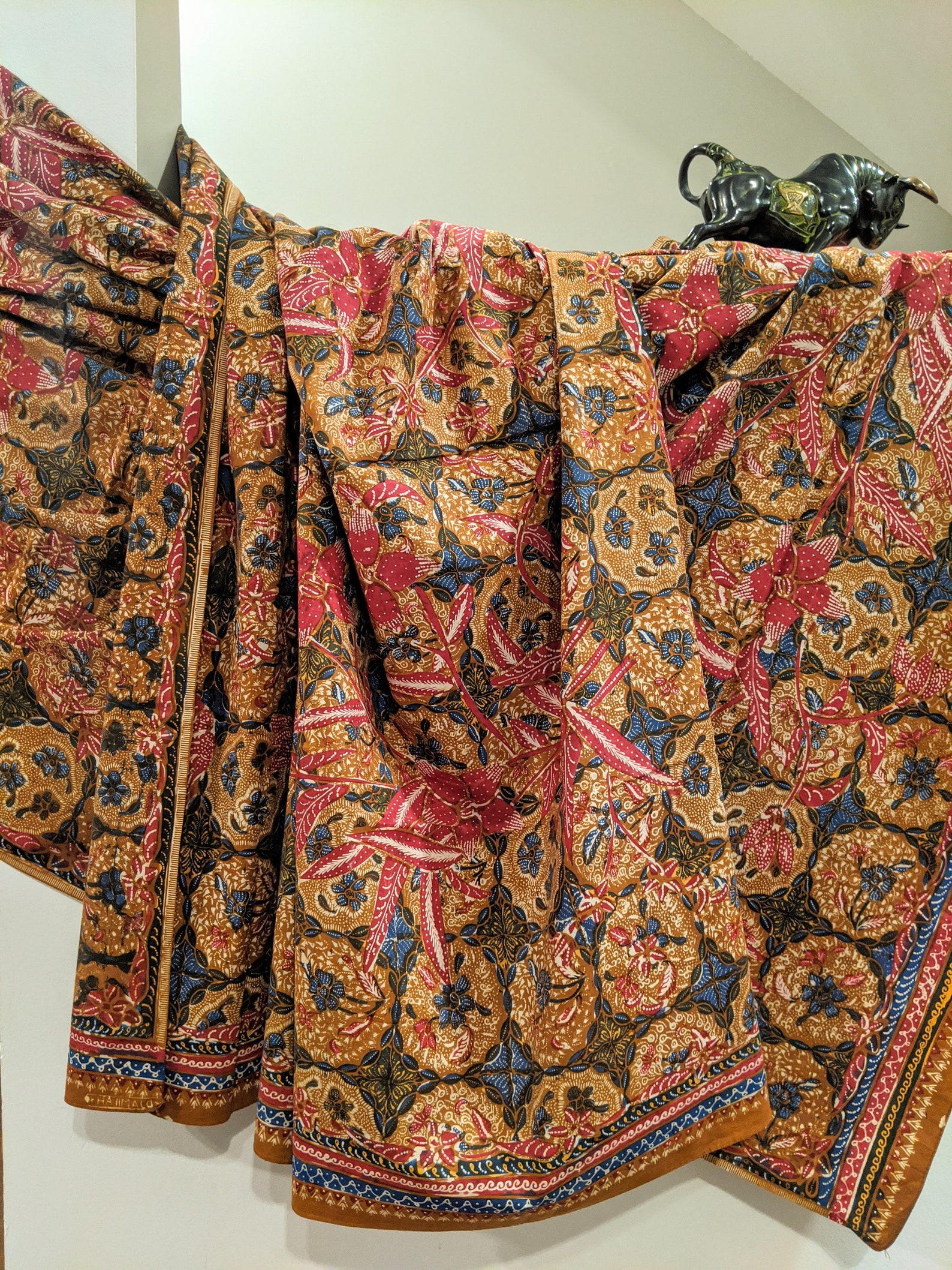 Vintage Batik Lasem, Old Indonesian Batik Tulis Fabric, Pagisore ...