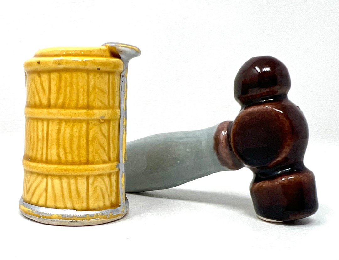 Quirky Vintage Hammer and Nail Salt and Pepper Shaker Set - Etsy