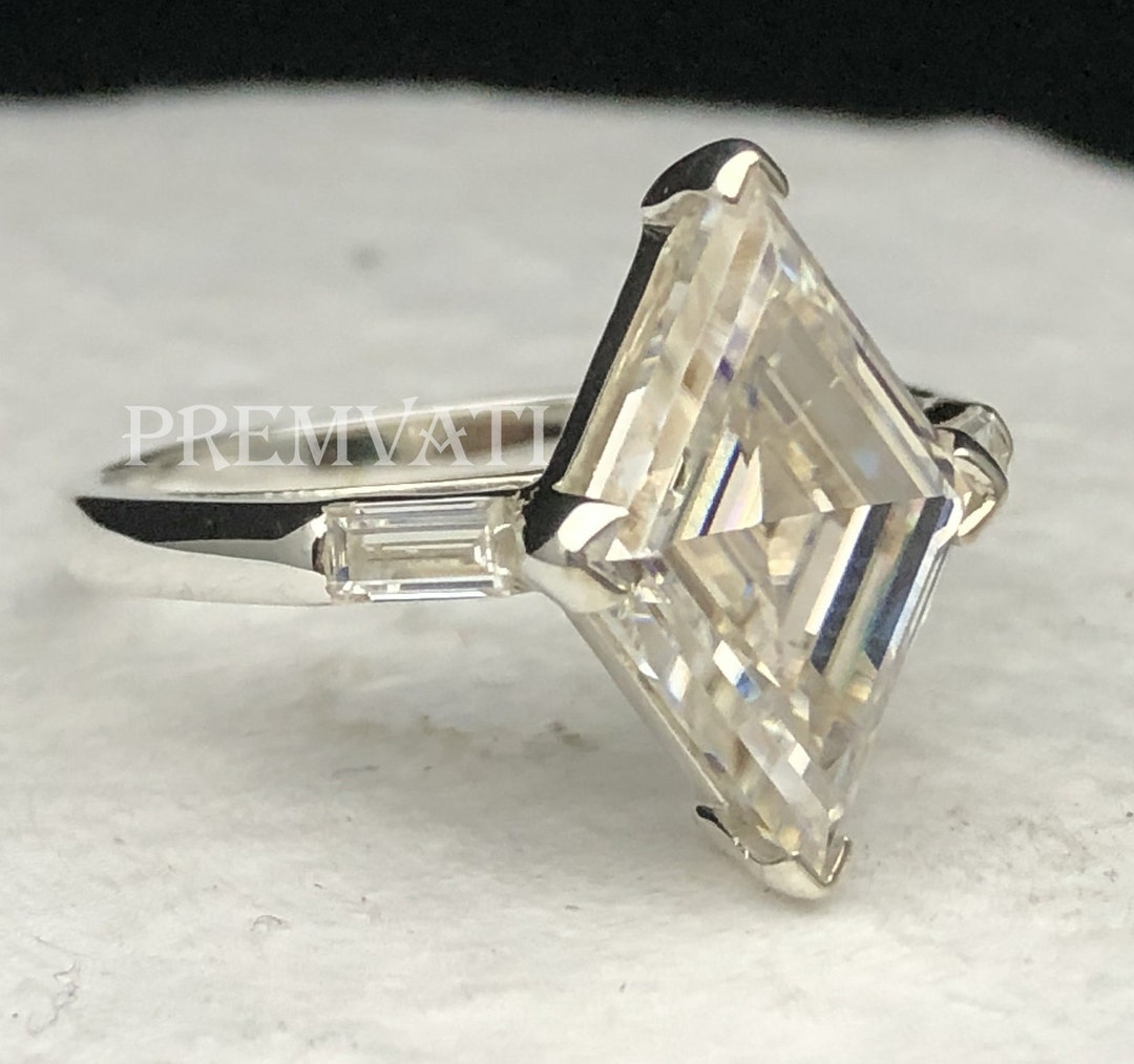 Antique Engagement Ring for Her, Classic Lozenge Cut Moissanite Diamond ...