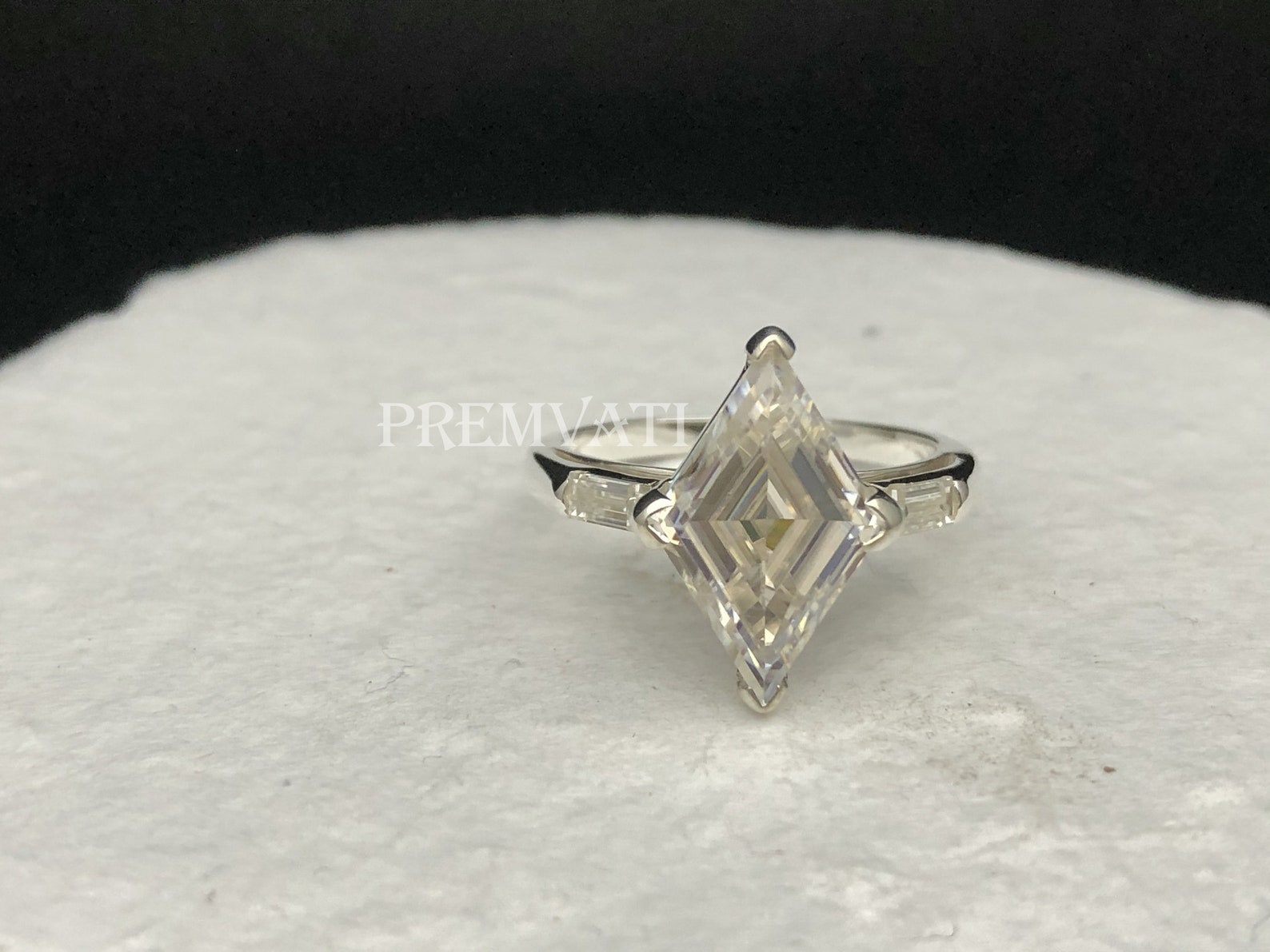 Antique Engagement Ring for Her Classic Lozenge Cut - Etsy