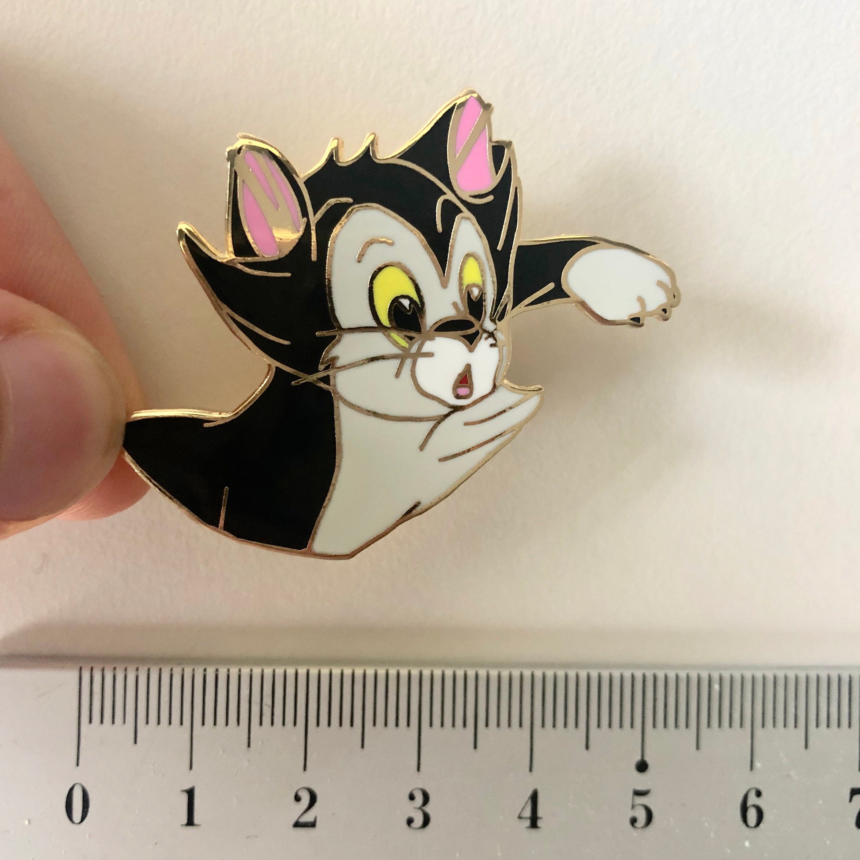 Figaro Fantasy Pin - Scaredy Cat Series - Disney Fantasy Pin - Cat ...