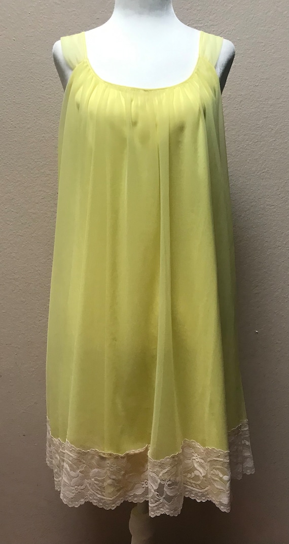 Vintage 1960's Yellow Nightgown with lace and satin t… - Gem