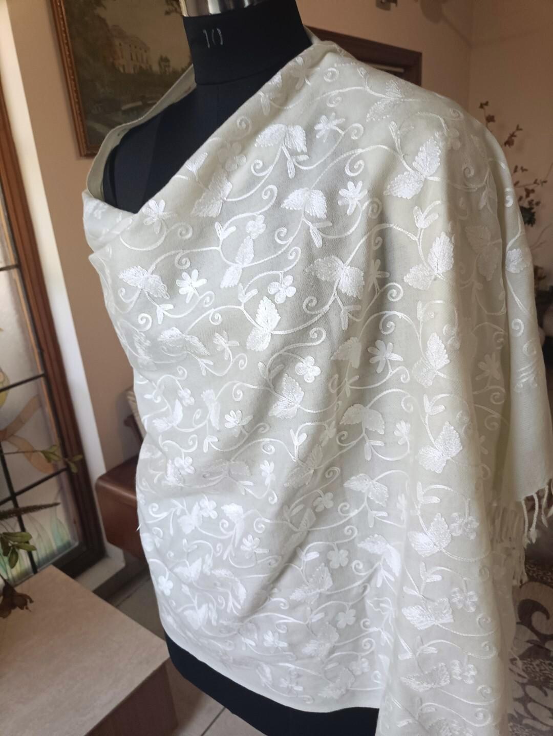 Kashmiri OFF-WHITE Shawl Floral Hand Embroidered Pure Pashmina Scarf ...