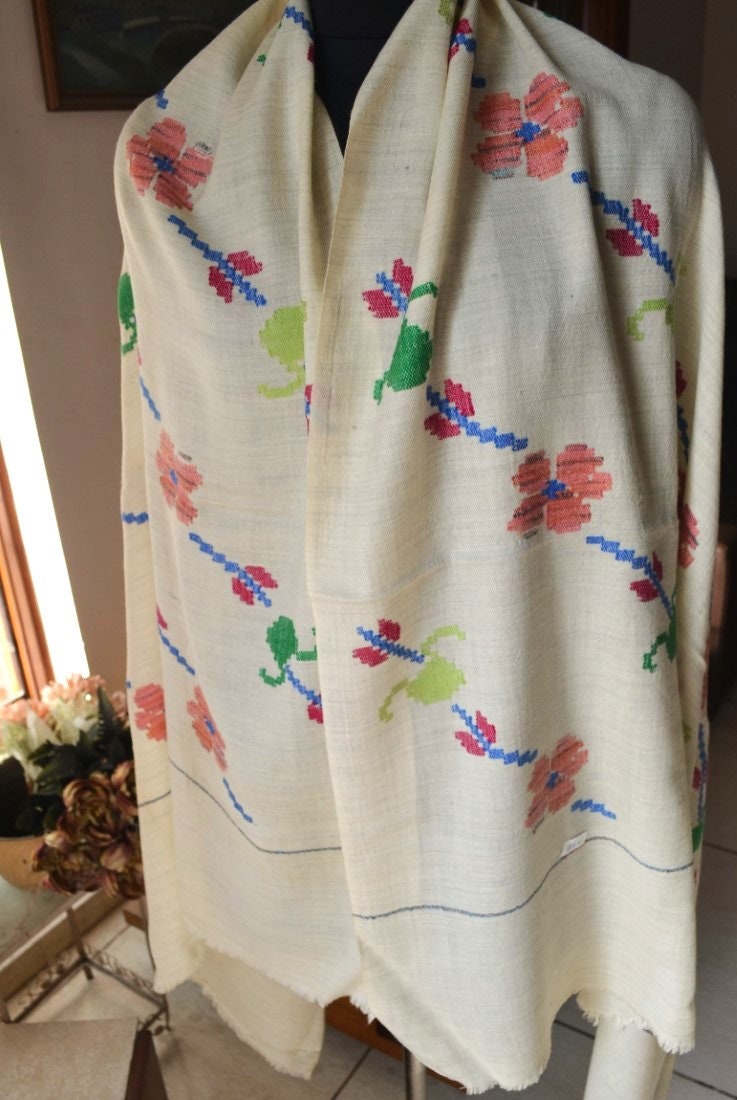 Off White Traditional Kullu Shawl. Large Soft 100% Wool Handloom Shawls ...