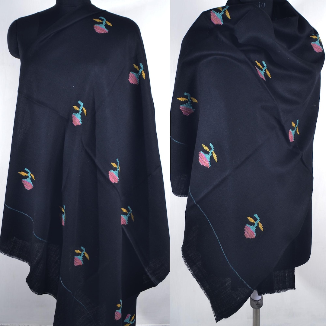 Black Himalayan Kullu Valley Shawl. Natural Warm 100% Wool Handwoven ...