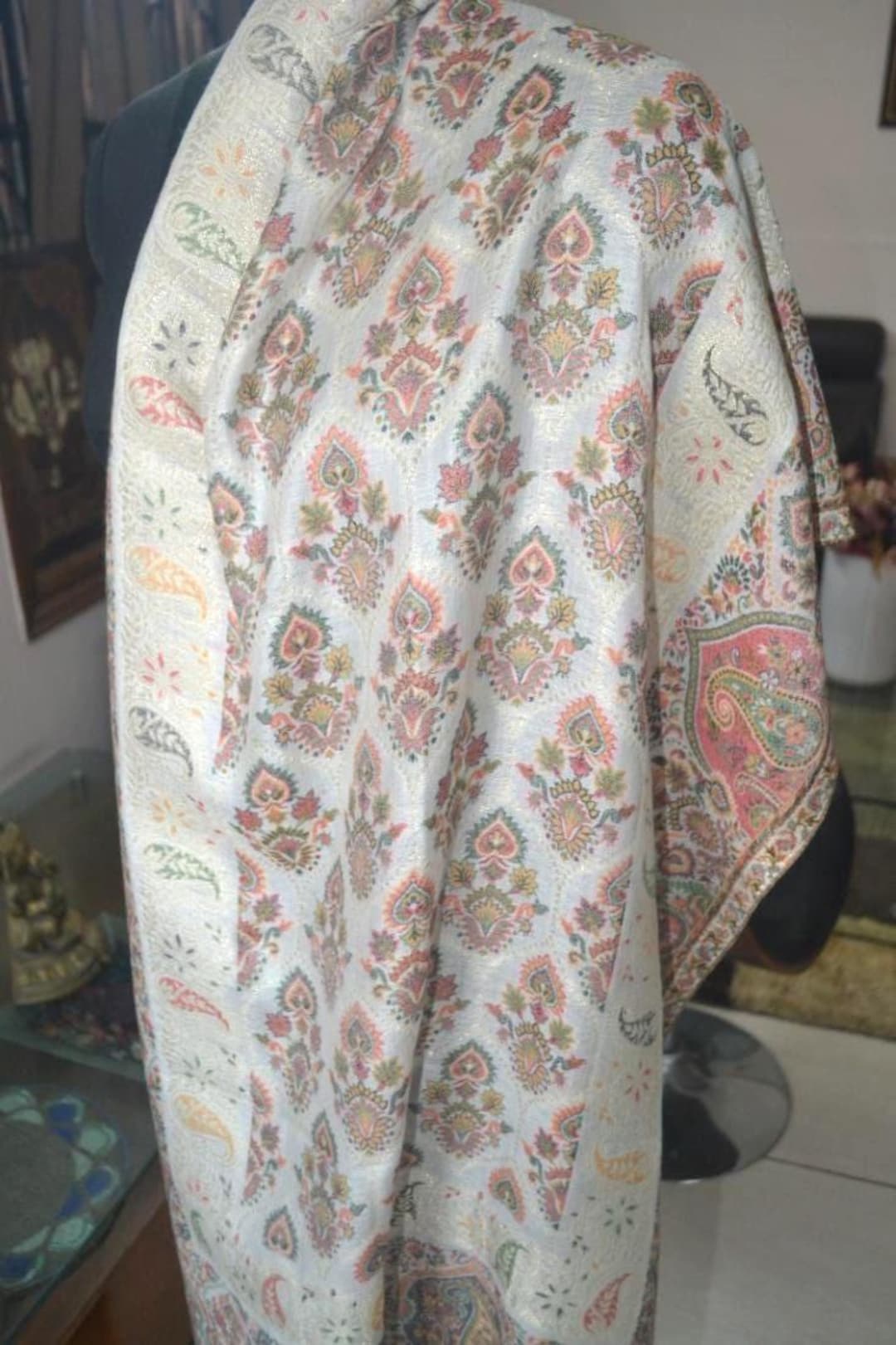 Sober Wedding Off-white Handwoven Jamavar Soft Lightweight Stole ...