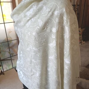 Kashmiri OFF-WHITE Shawl Floral Hand Embroidered Pure Pashmina Scarf ...