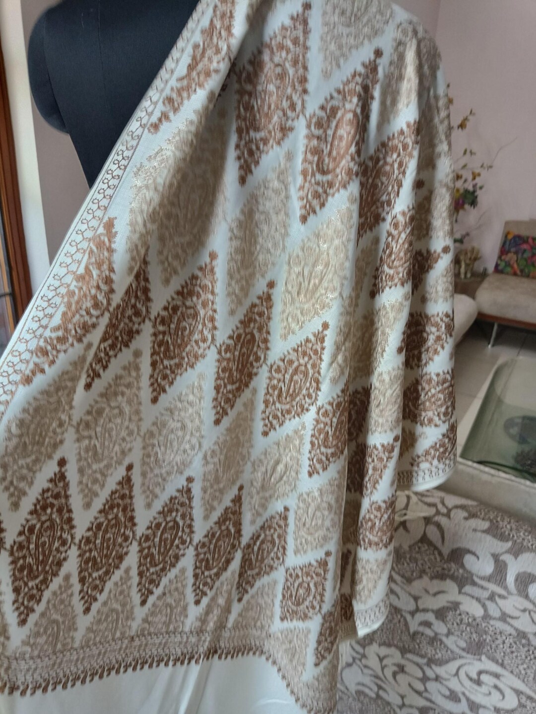 Off-white Hand Embroidery Shawl. Floral Wool Scarf. Kashmiri Woollen ...