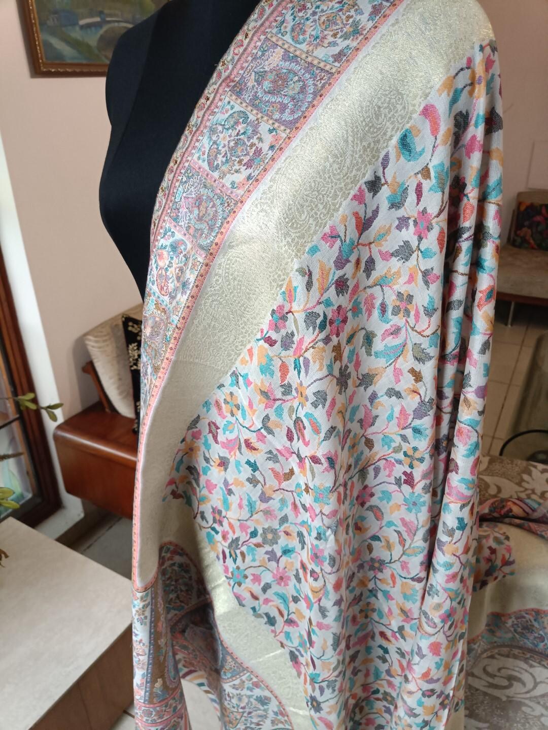 Sober Colors Handwoven Kani Jamavar Soft & Lightweight Silk Blend Shawl ...