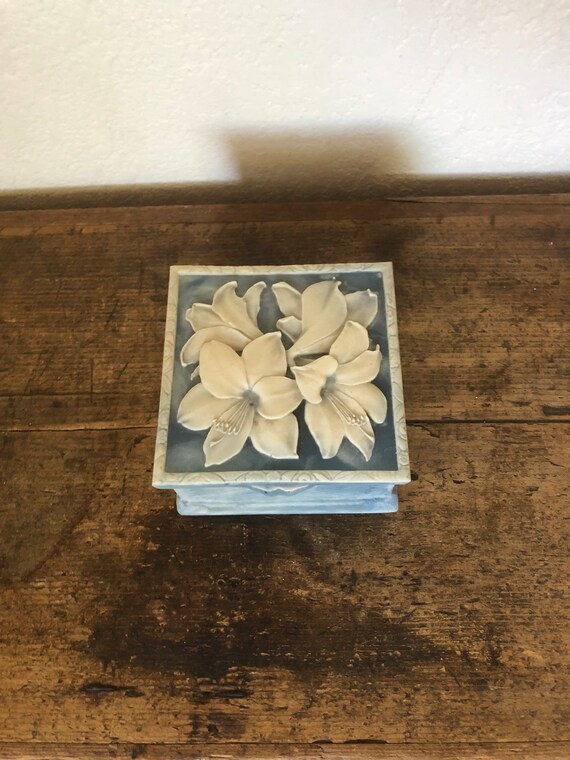 vintage genuine incolay stone - Gem