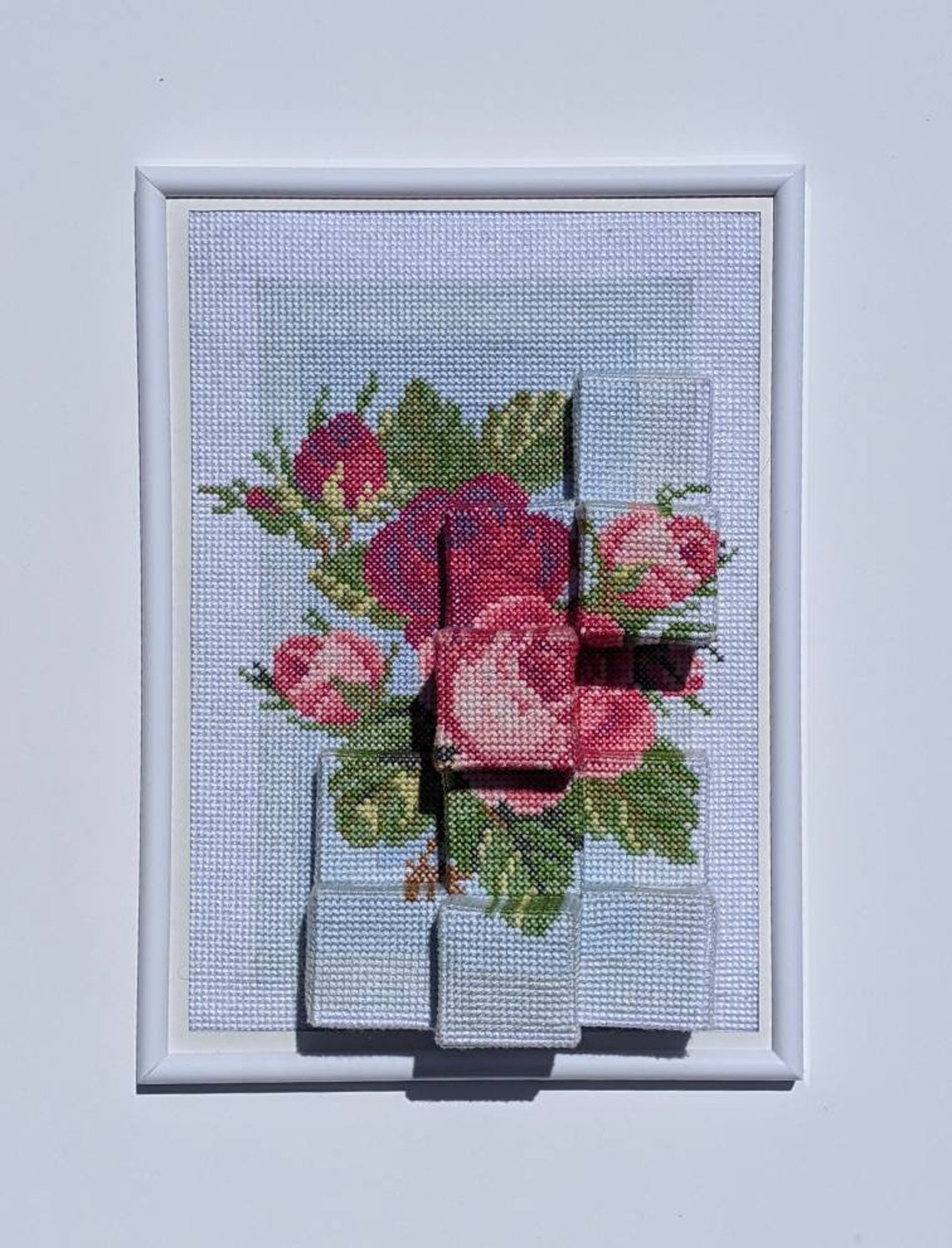 Tableau broderie, Point de croix, Roses en volume, Brodé main - Etsy France