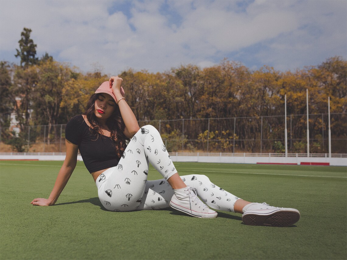 Yoni Print White Leggings | Vulva Art Skin-tight Pants | Cartoon ...