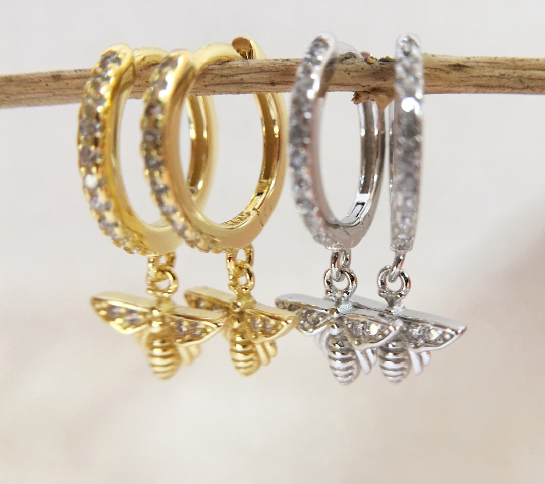 Paire-Honey Bee Dangle Hoops, Boucles d'oreilles Dainty Gold Bee Hoop ...