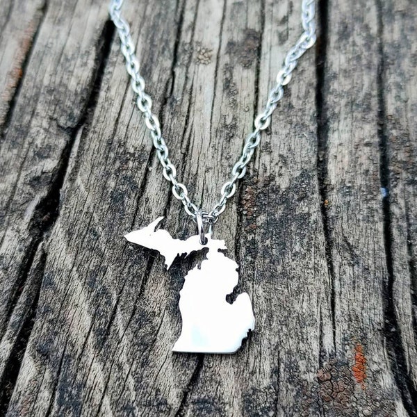 Michigan Wolverines Necklace - Etsy