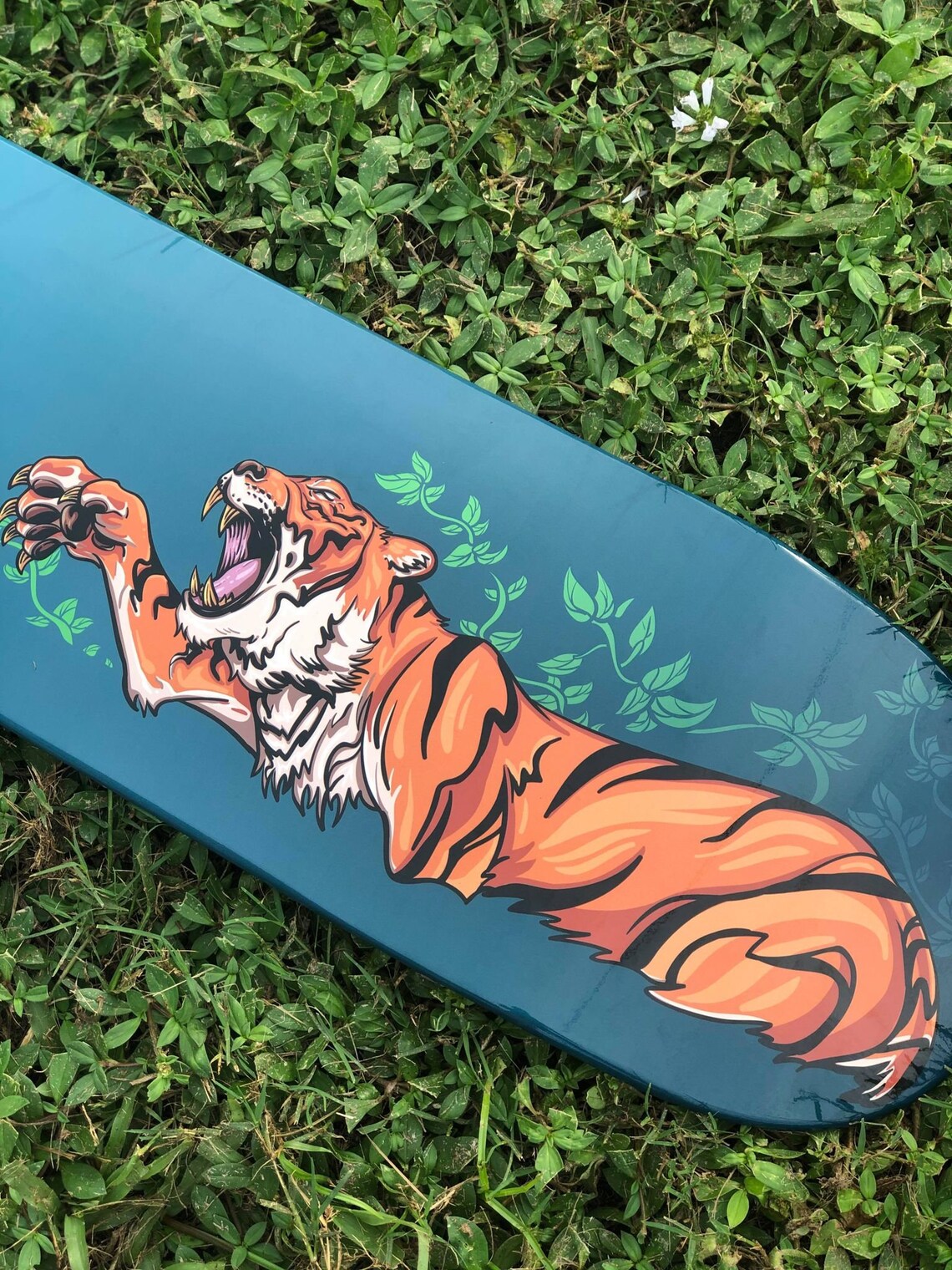 Original Vinyl Wrapped 3M Skateboard Tiger Animal Handmade Digital ...