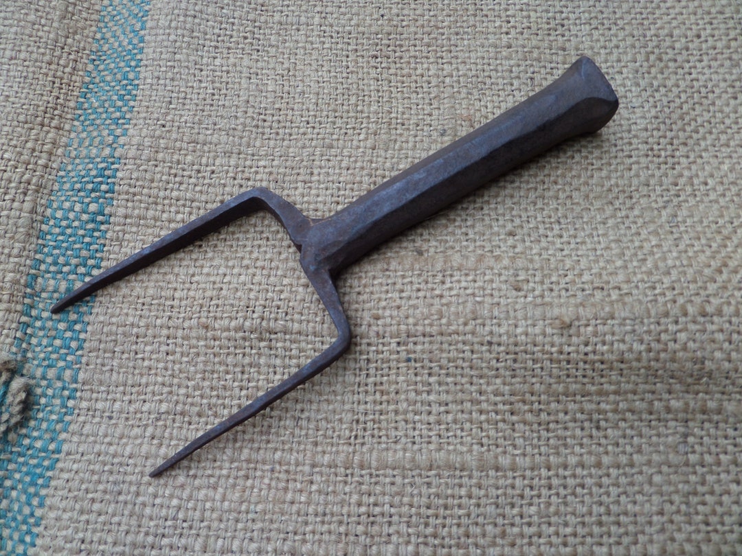 Antique Vintage Scythe Sickle Sharpening Peening Anvil Blacksmith Hand ...