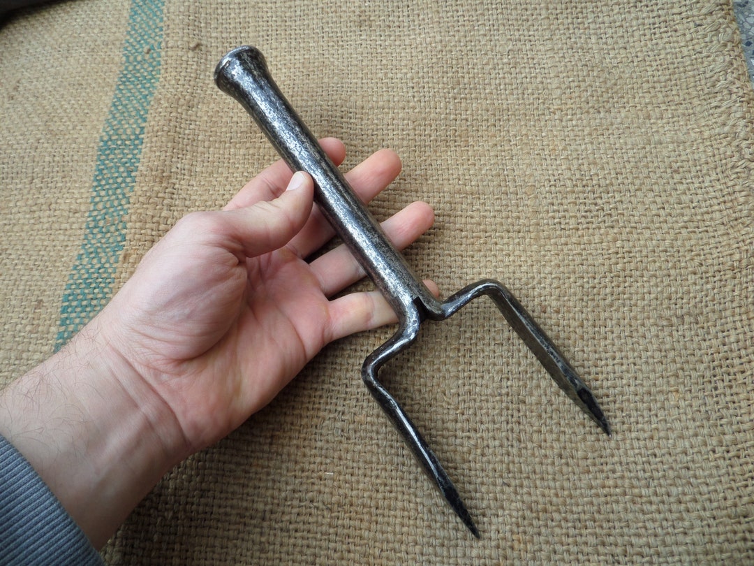Antique Vintage Scythe Sickle Sharpening Peening Anvil Blacksmith Hand ...