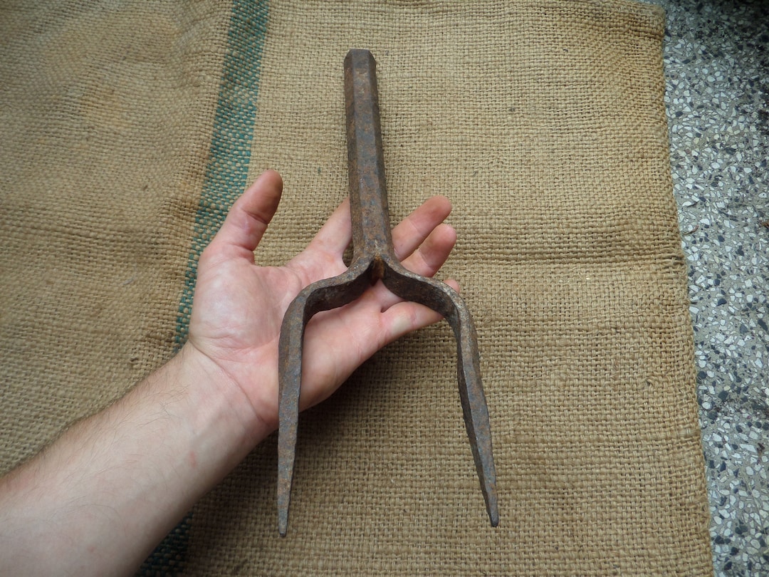Antique Vintage Scythe Sickle Sharpening Peening Anvil Blacksmith Hand ...
