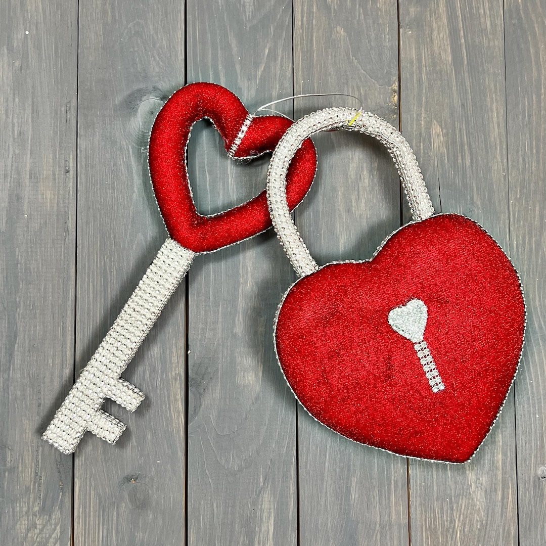 Bling Heart Lock and Key Valentine's Day Wreath Embellishment, Heart ...
