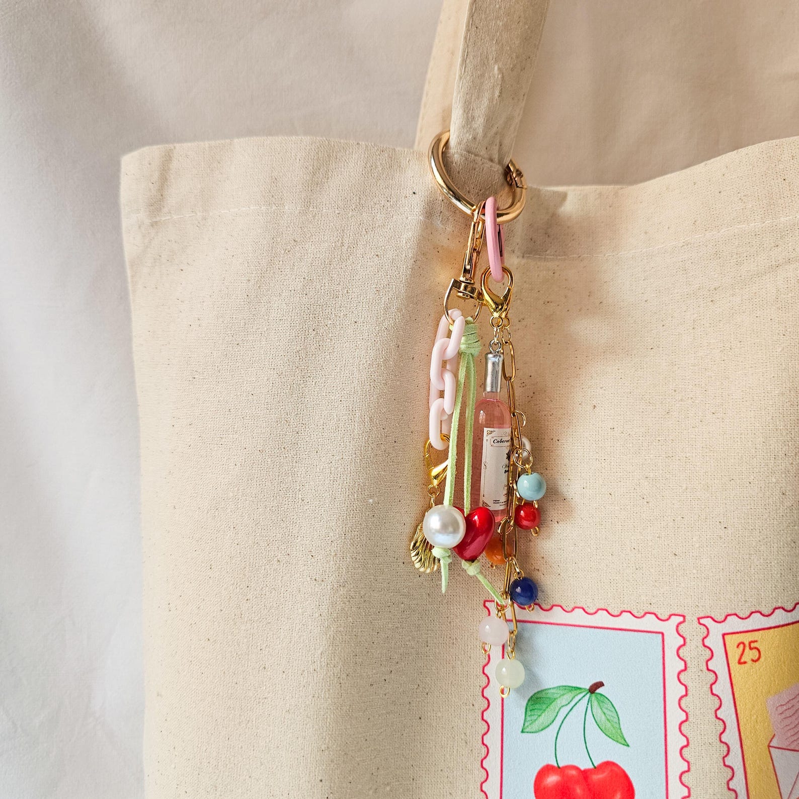 Backpack Keychain Charms, Seashell Charm Bag, Golden Chain Bag ...