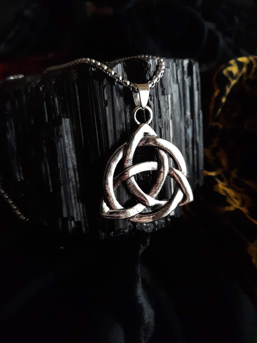 Infinite Knot: Triquetra Pendant - Etsy