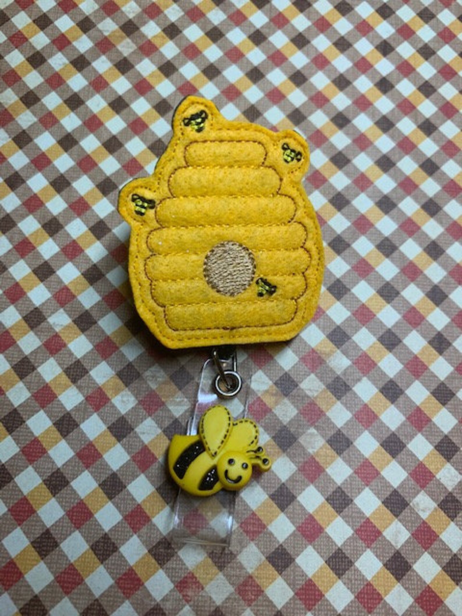 Bee Badge Reel, Spring Badge, ID Holder, Bee Hive Badge Reel - Etsy.de
