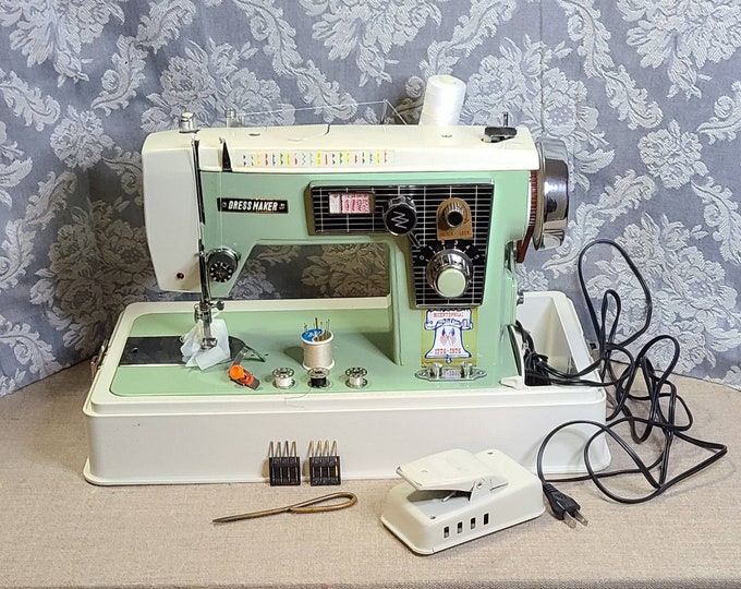 Vintage Dressmaker Model 206 Sewing Machine Vintage Sewing Machines ...