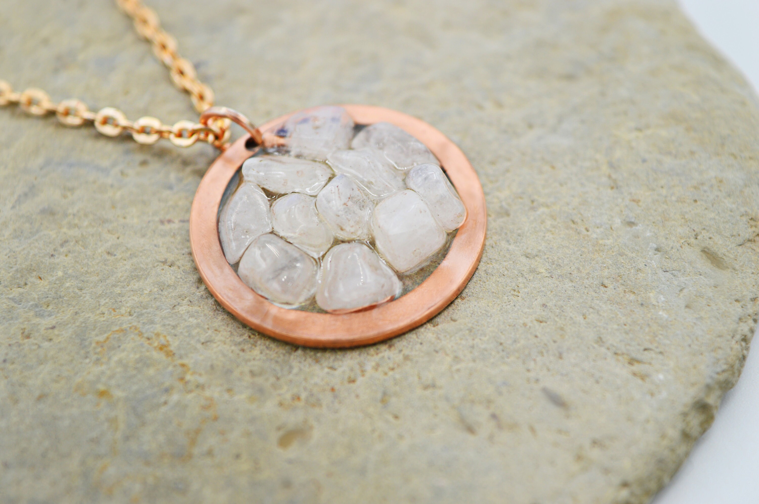 Rainbow Moonstone Copper Geode Pendant / Anxiety Holistic - Etsy Nederland