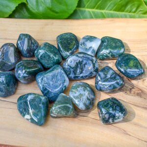 Green Moss Agate Tumble Stone: Stabilizing Crystal for Abundance - Etsy UK