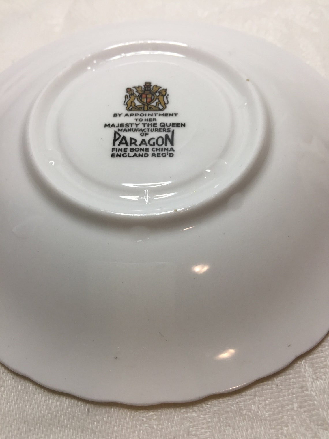 Paragon by Appointment to Her Majesty the Queen Red Roses Teacup and ...