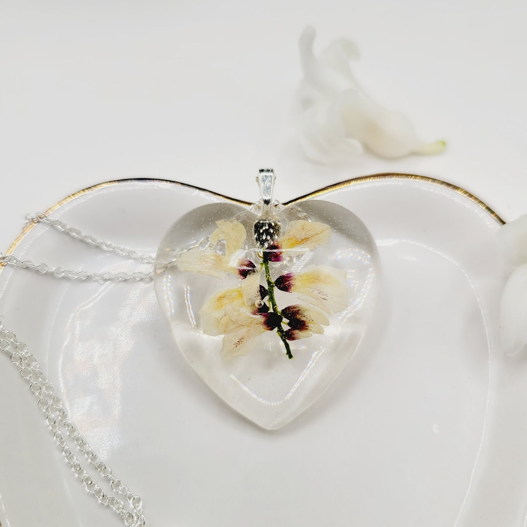 Pendant Resin Dried Small Black Locust Flowers With Alloy Bail and 18 ...