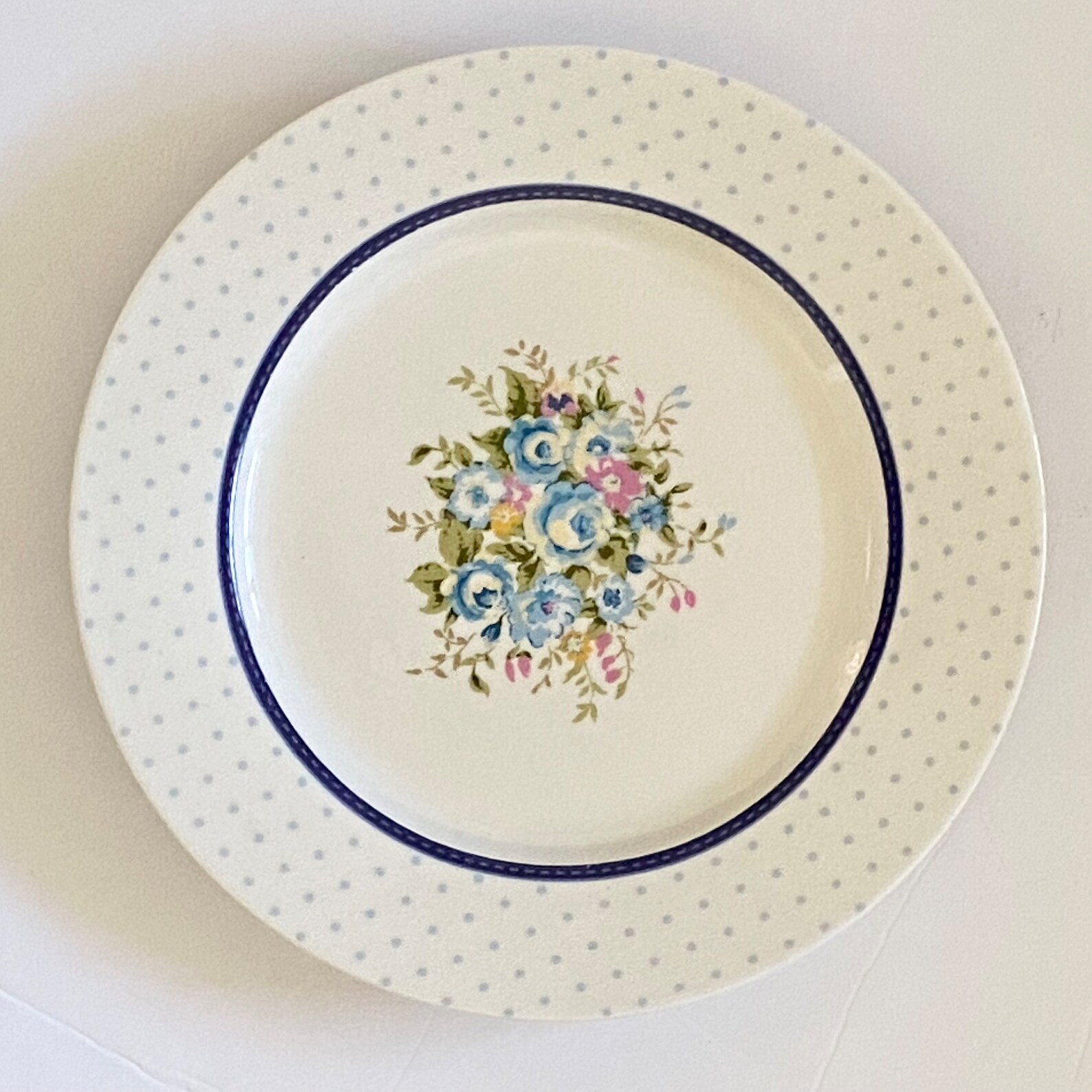 4 Dinner Plates / POLKA DOTS and FLOWERS / Red Gray Pink Blue Cream ...