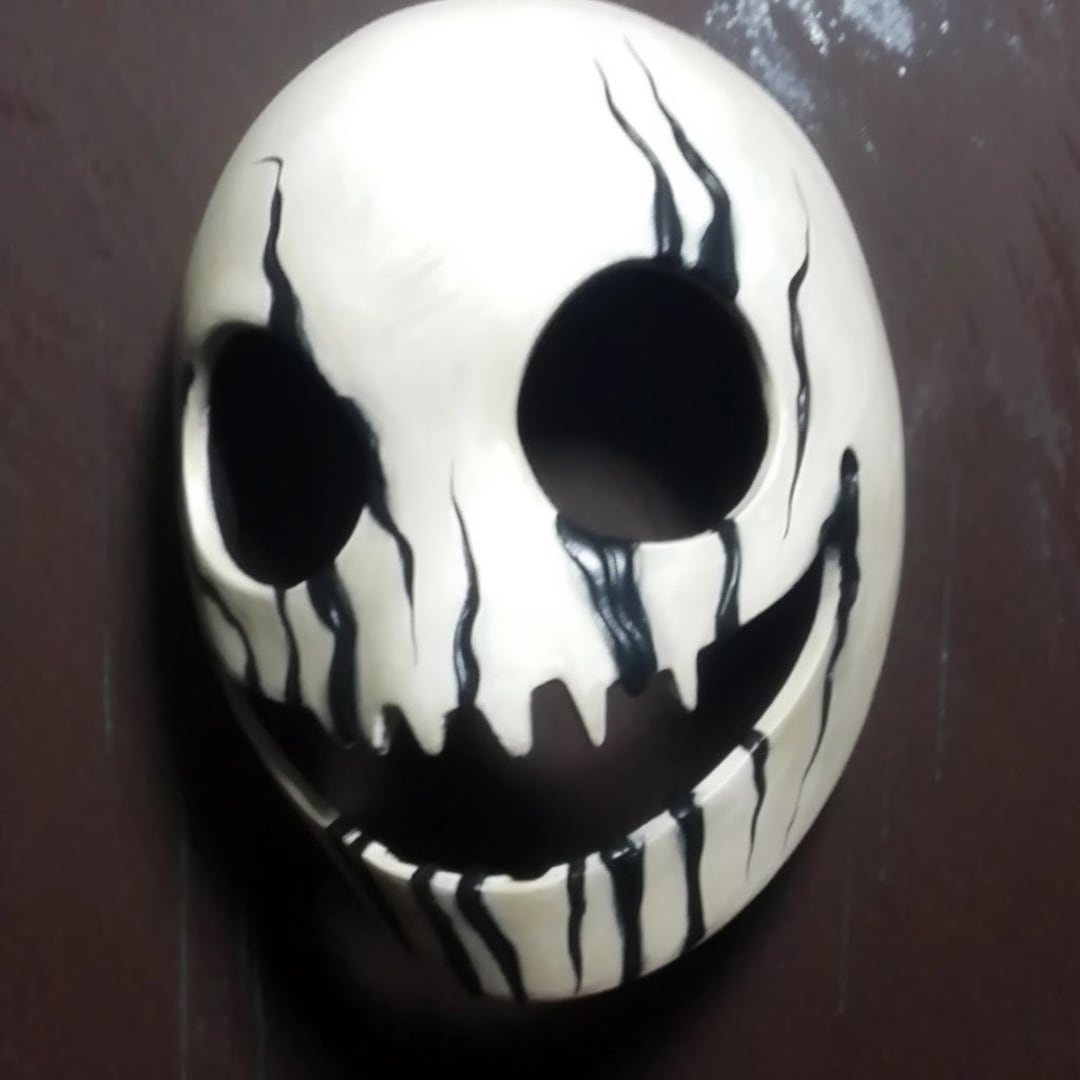 RISUS BLANCA: Macabre Mask With a Wicked Smile and Big Eyes, A ...