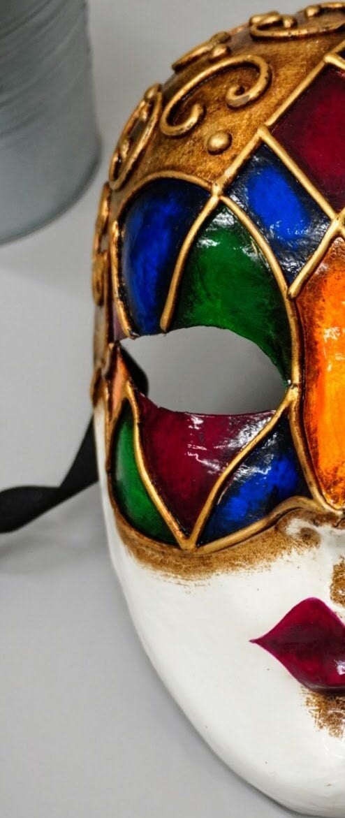 Venezianische Maske mit bunten Arlequin mit goldenen Brot Karneval ...