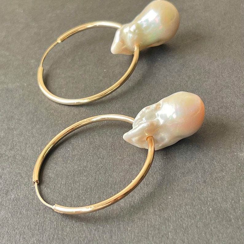 Große Gold Creolen mit Perle, Barock Perle Tropfen Ohrringe, Perle Statement Ohrringe, trendige ...