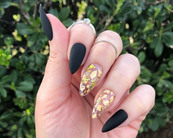 Gold leaf nails store