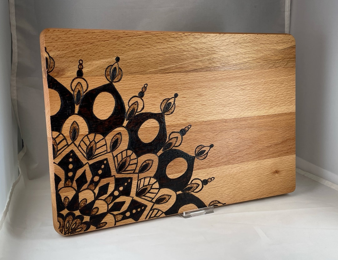 Planche à découper Mandala en hêtre brûlé, outil gadget de cuisine par ...