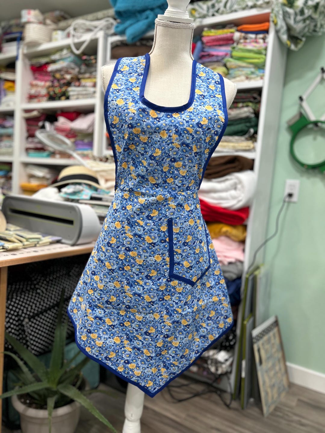 Vintage Style Apron, Flower Apron, Country Apron, Full Coverage Apron ...