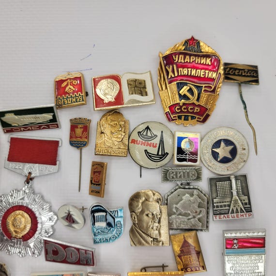 Set of 100 badges, USSR badges, Soviet badges, 70s, m… - Gem