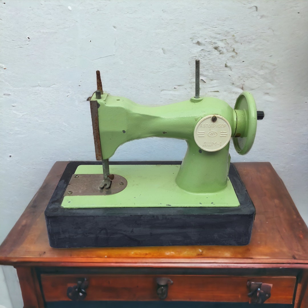 Vintage Soviet Toy Child Sewing Machine Vintage Home Decor Retro Child ...
