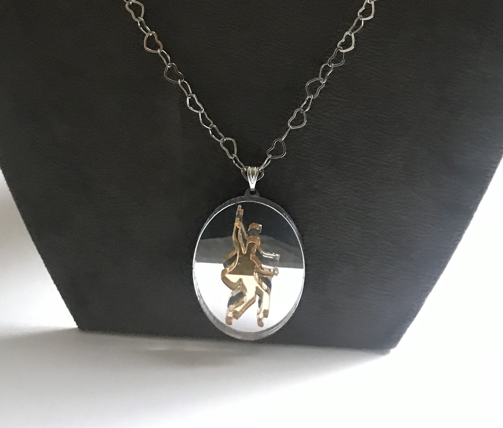 Retro Rock & Roll Singer Elvis Presley Iconic Pose Silhouette Silver ...