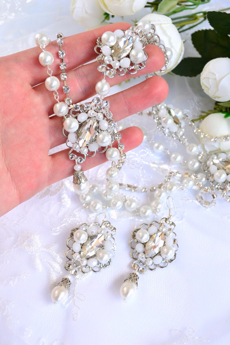 White Pearls Tikka Set, Boho Indian Style Jewelry, Small Earrings ...