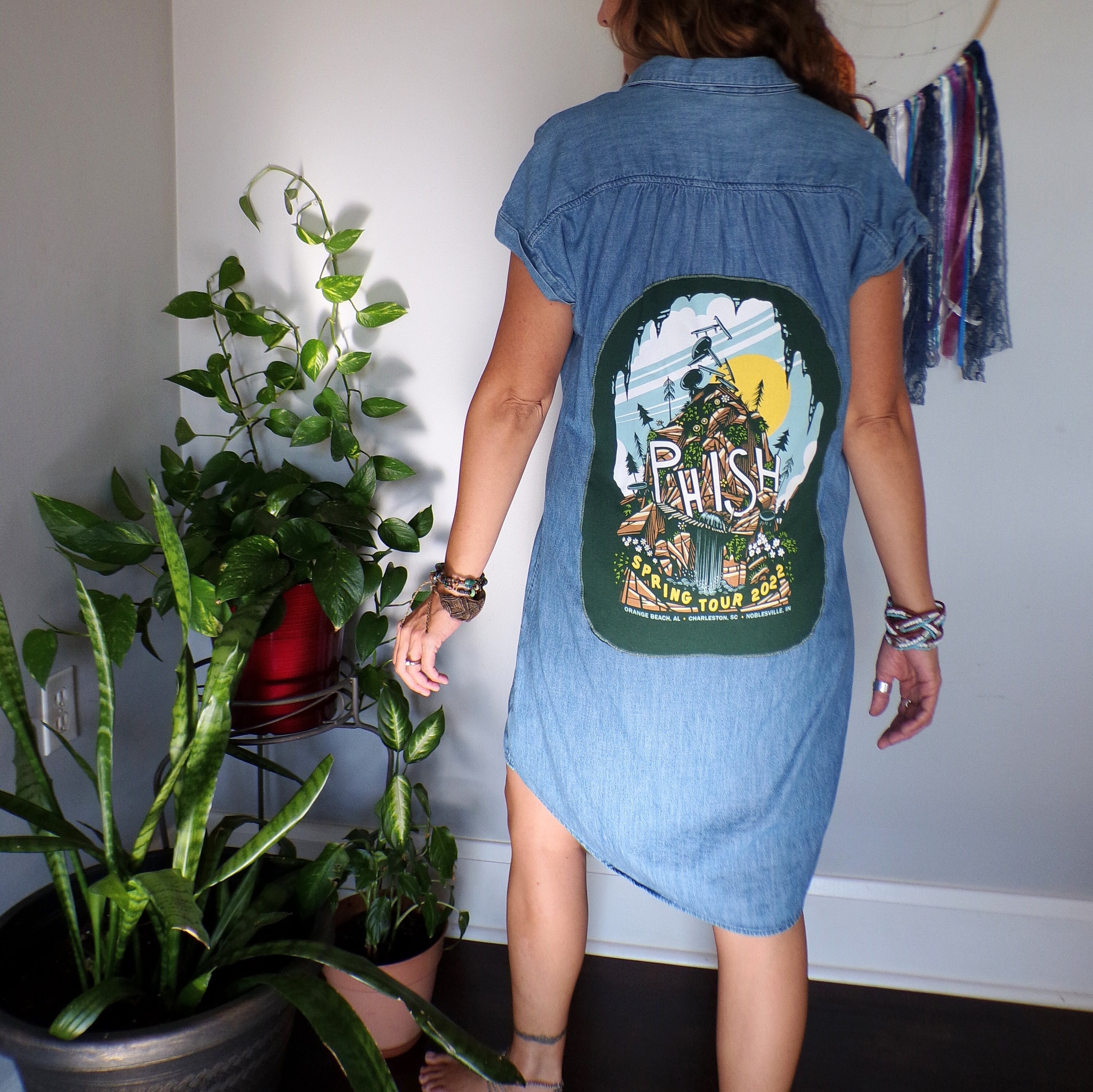 Denim Button Down Dress W/phish Patches Size Medium Short Sleeve Collar ...