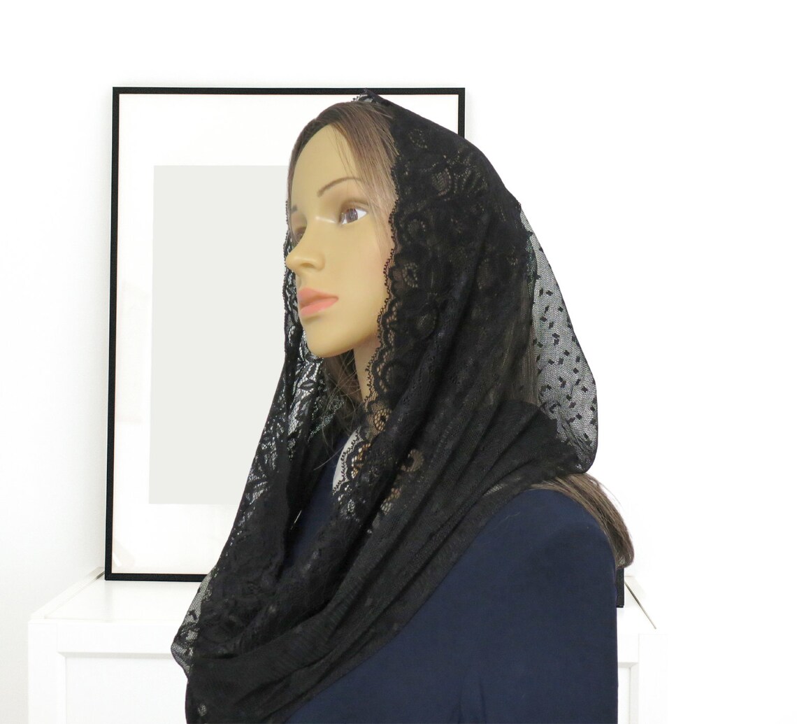 CHAPEL LACE MANTILLA, Infinity Scarf, Catholic Veil, Chapel Lace Veil ...