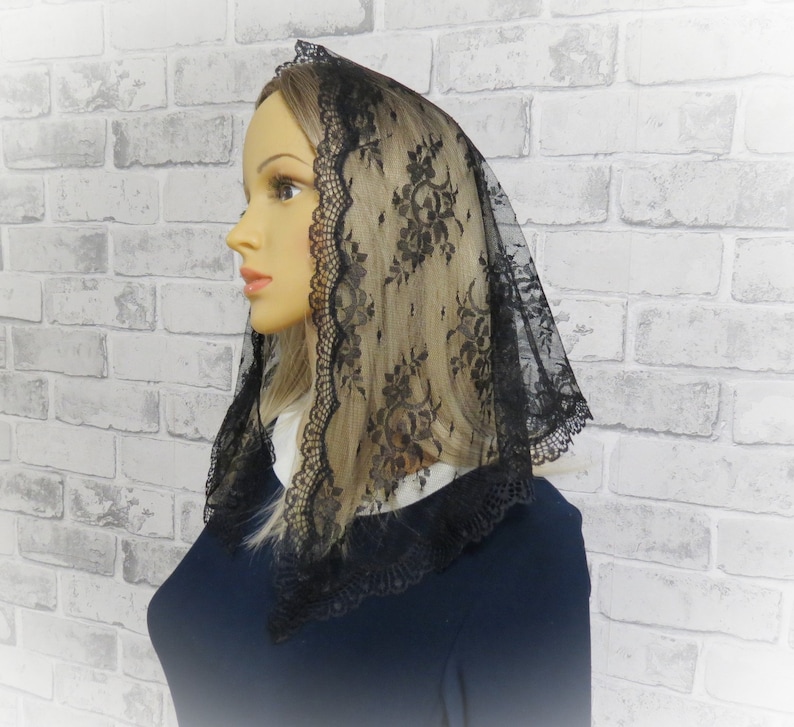 CHAPEL MANTILLA, Lace Mantilla, Triangle Mantilla Chapel Veil, Church ...